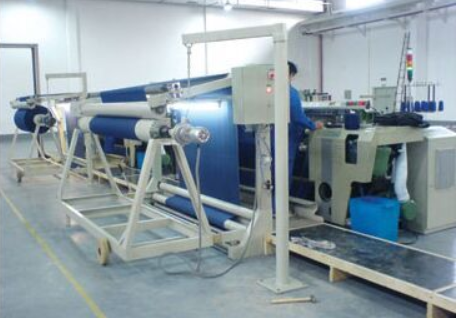 Large roll cloth rolling machine outside the machine